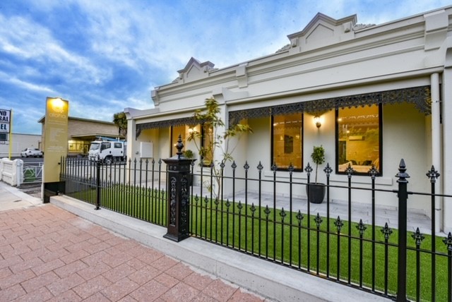 Lion Post Heritage Fence and Gate Post – non rust aluminium ...
